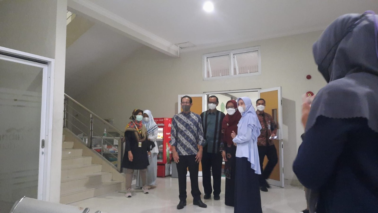 Mendikbud Ristek berkunjung ke Klinik Fisioterapi UNISA Yogyakarta | S1 ...