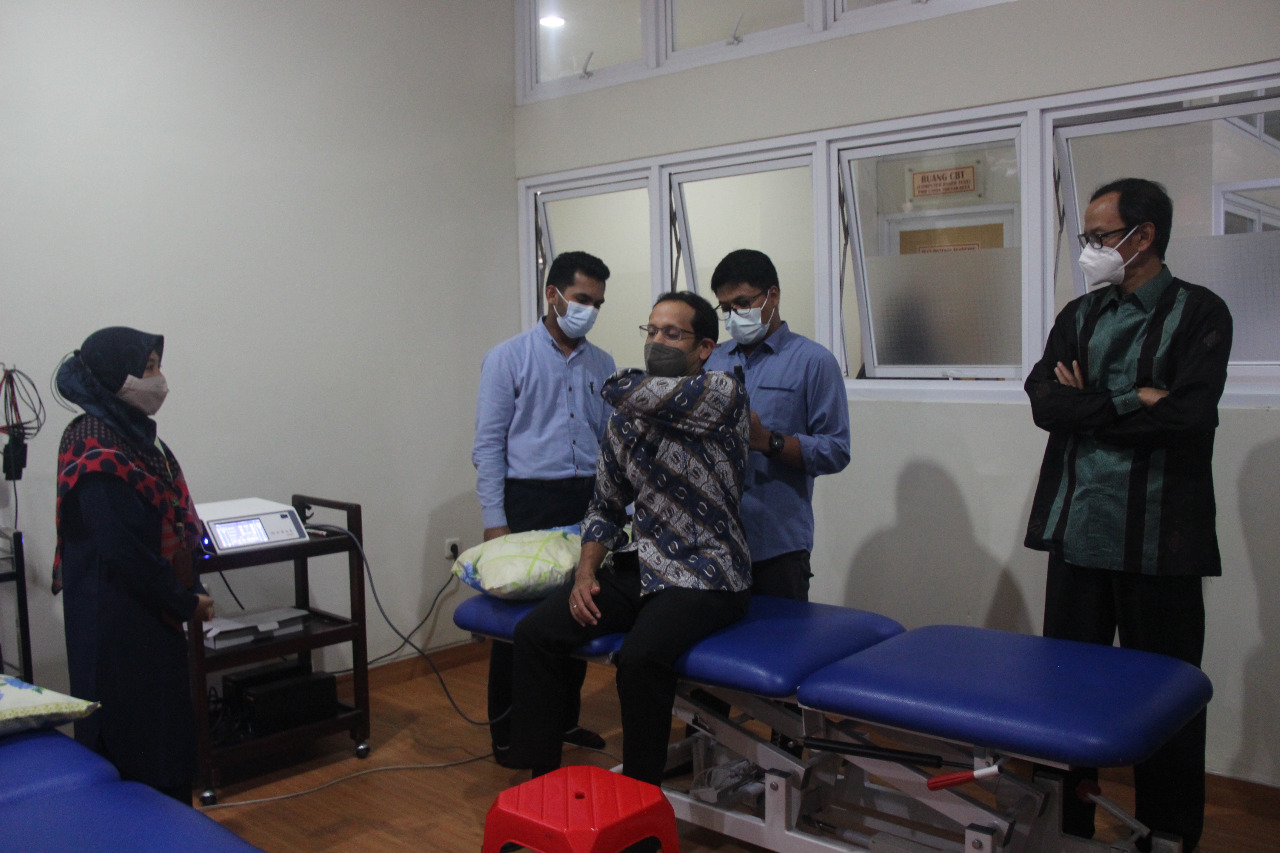 Mendikbud Ristek berkunjung ke Klinik Fisioterapi UNISA Yogyakarta | S1 ...